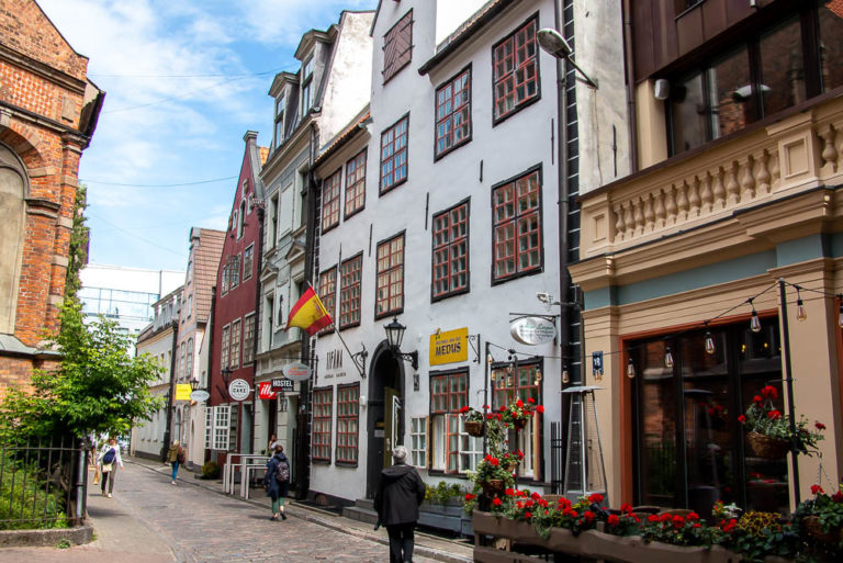 How to Do a 6-Hour Layover in Riga - Roads and Destinations