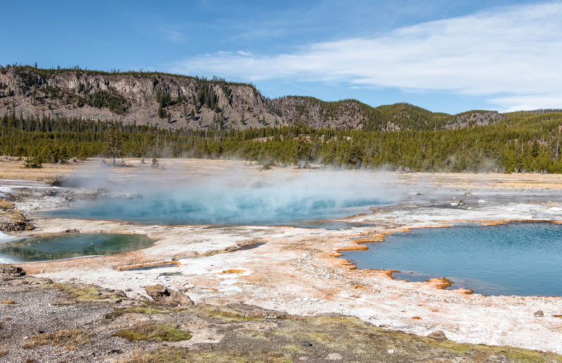A Complete Guide to Visiting Upper Geyser Basin in Yellowstone - Roads ...