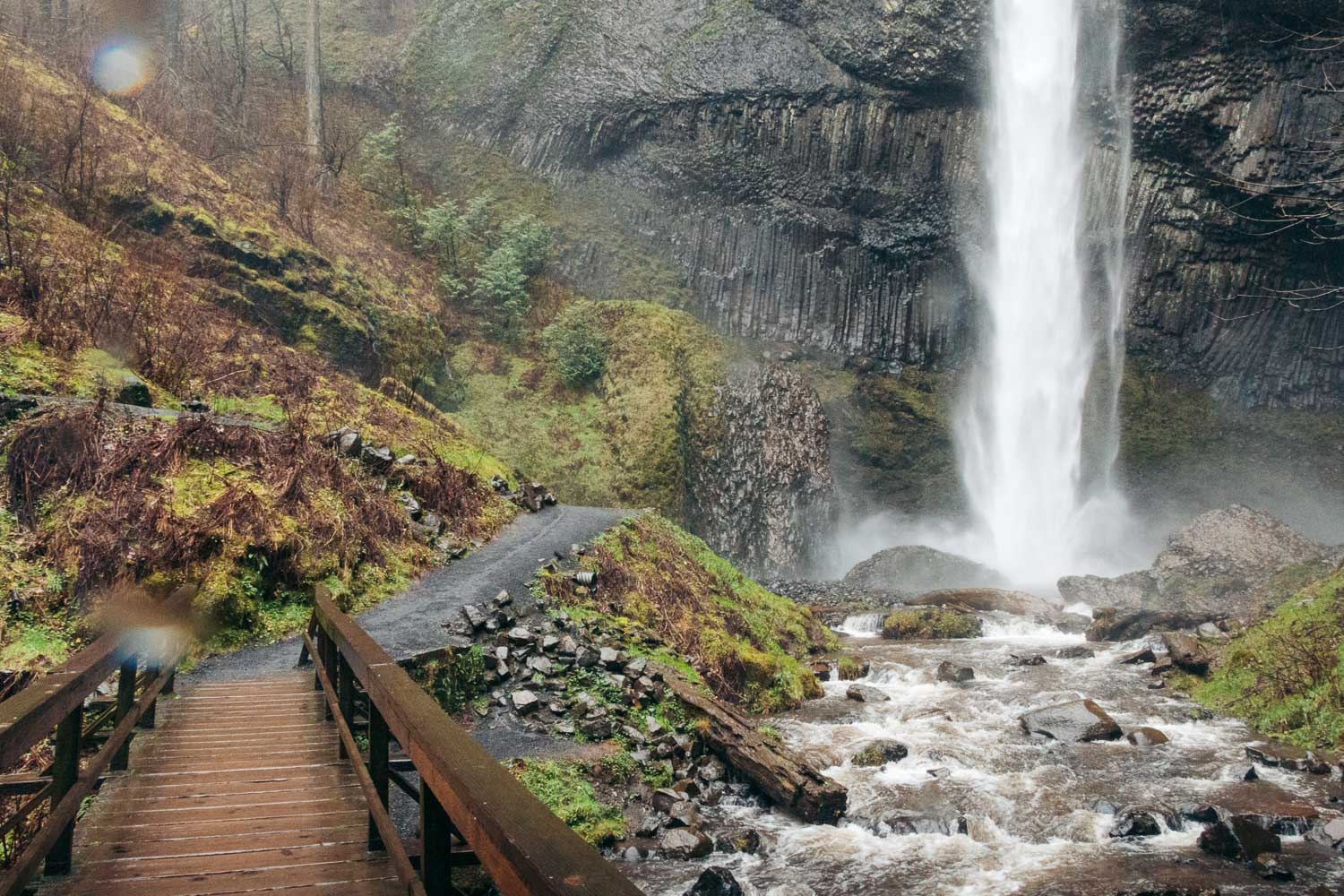 How to Visit Latourell Falls in Oregon (+Photos) - Roads and Destinations