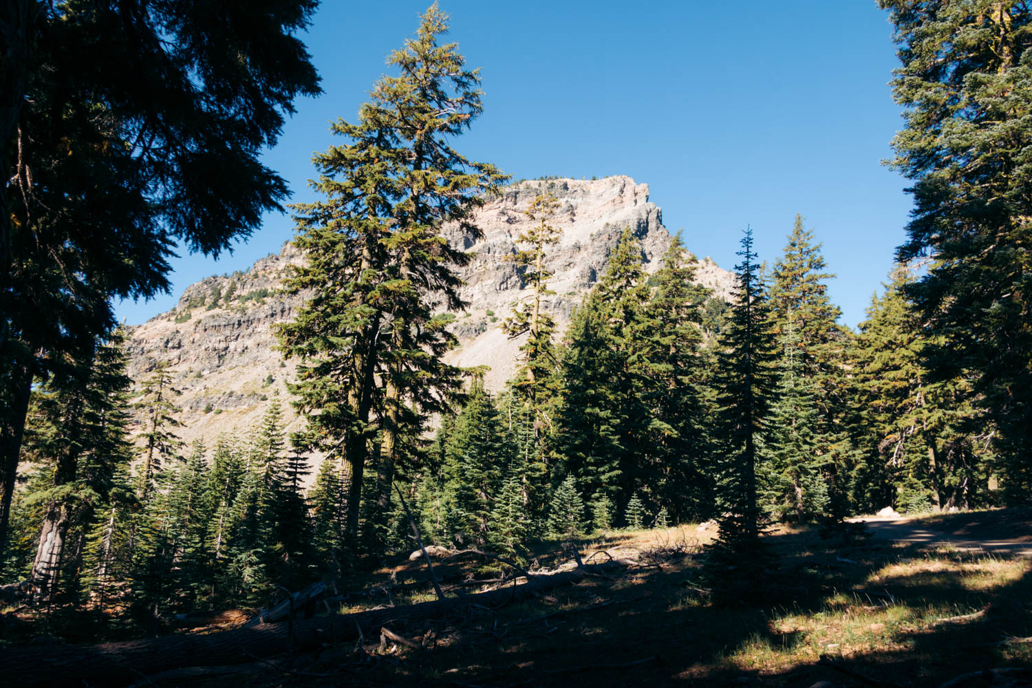 Hiking the Sun Notch Trail in Crater Lake National Park, Oregon - Roads ...
