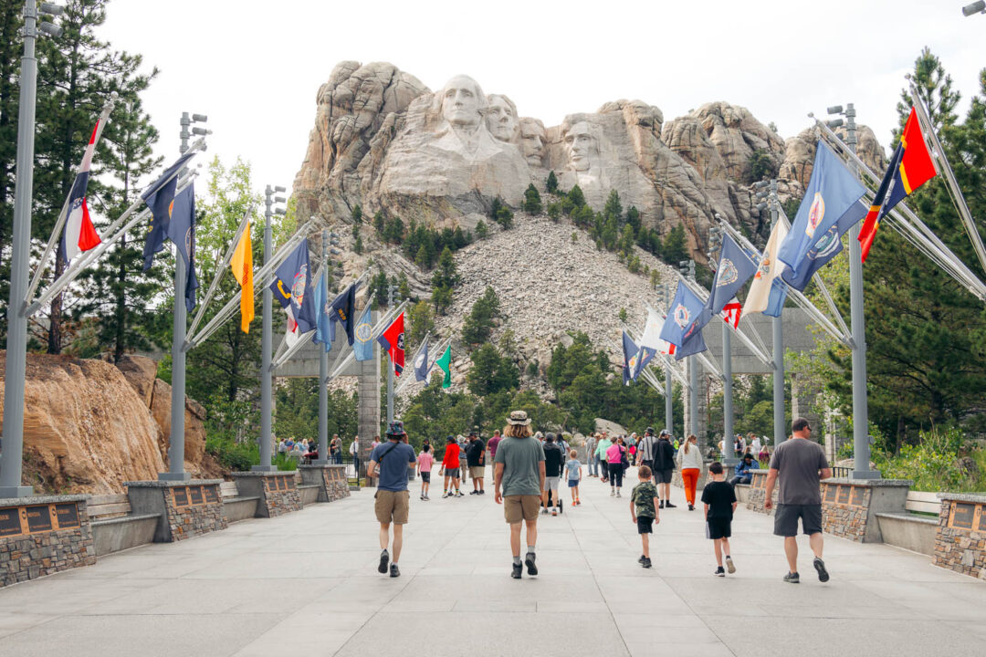 How to Visit Mount Rushmore National Memorial: Presidential Trail ...